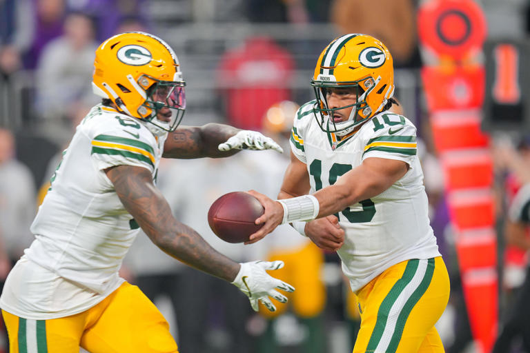 What channel is the NFL game on tonight? Where to watch Packers Bears