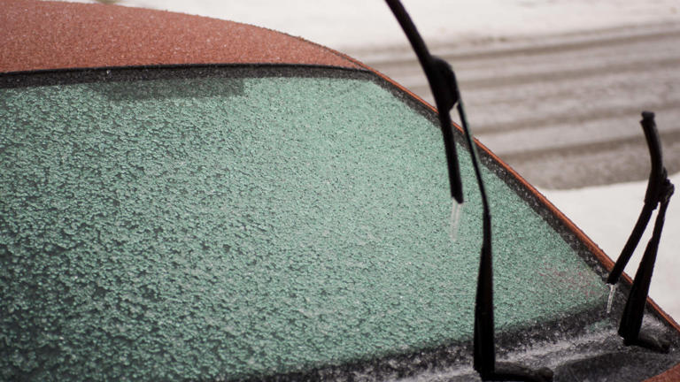 How to de-ice your car’s windscreen and protect frozen wipers