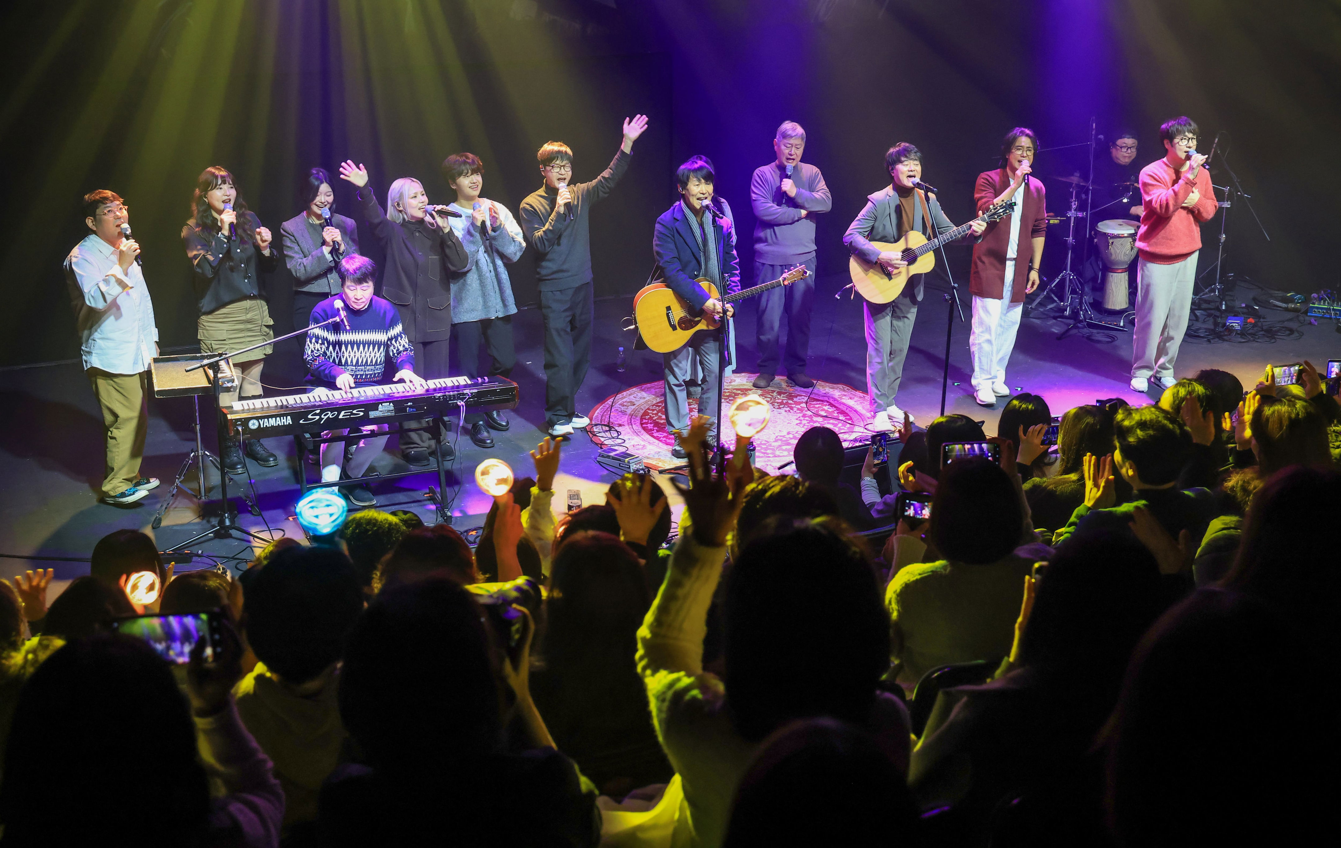 Singer Kim Kwang-seok honored at 30th-year memorial concert