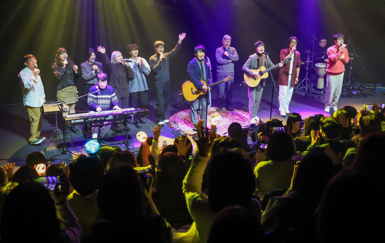 Singer Kim Kwang-seok honored at 30th-year memorial concert