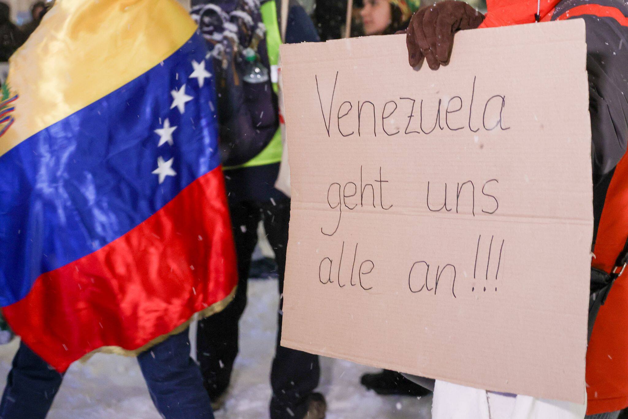 240 Menschen demonstrieren gegen US-Angriffe auf Venezuela