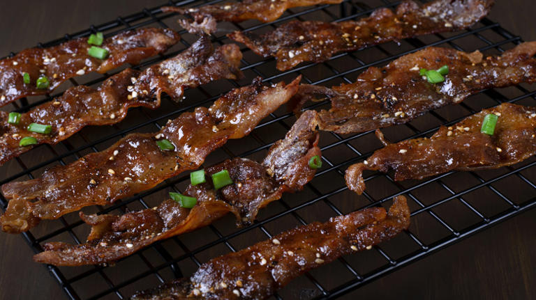 Bobby Flay gives bacon extra flavor with 2 simple ingredients