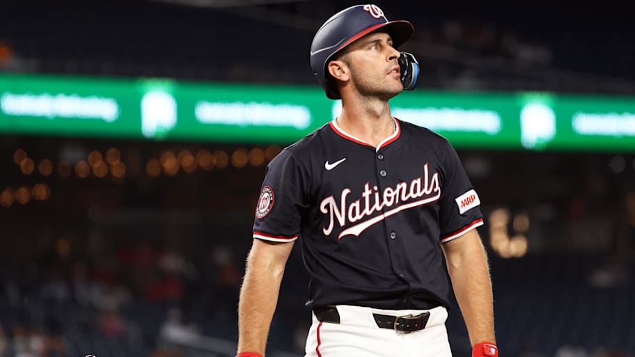 Yankees sign former Nationals infielder