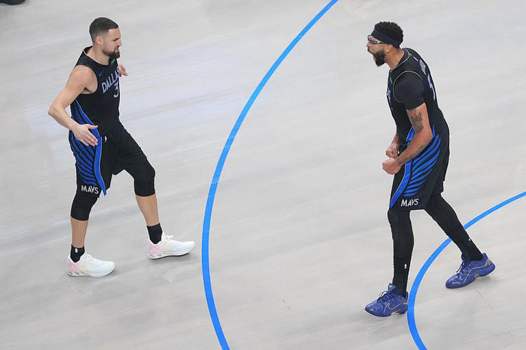 NBA: Anthony Davis leads Dallas Mavericks to 110-104 win over Houston ...