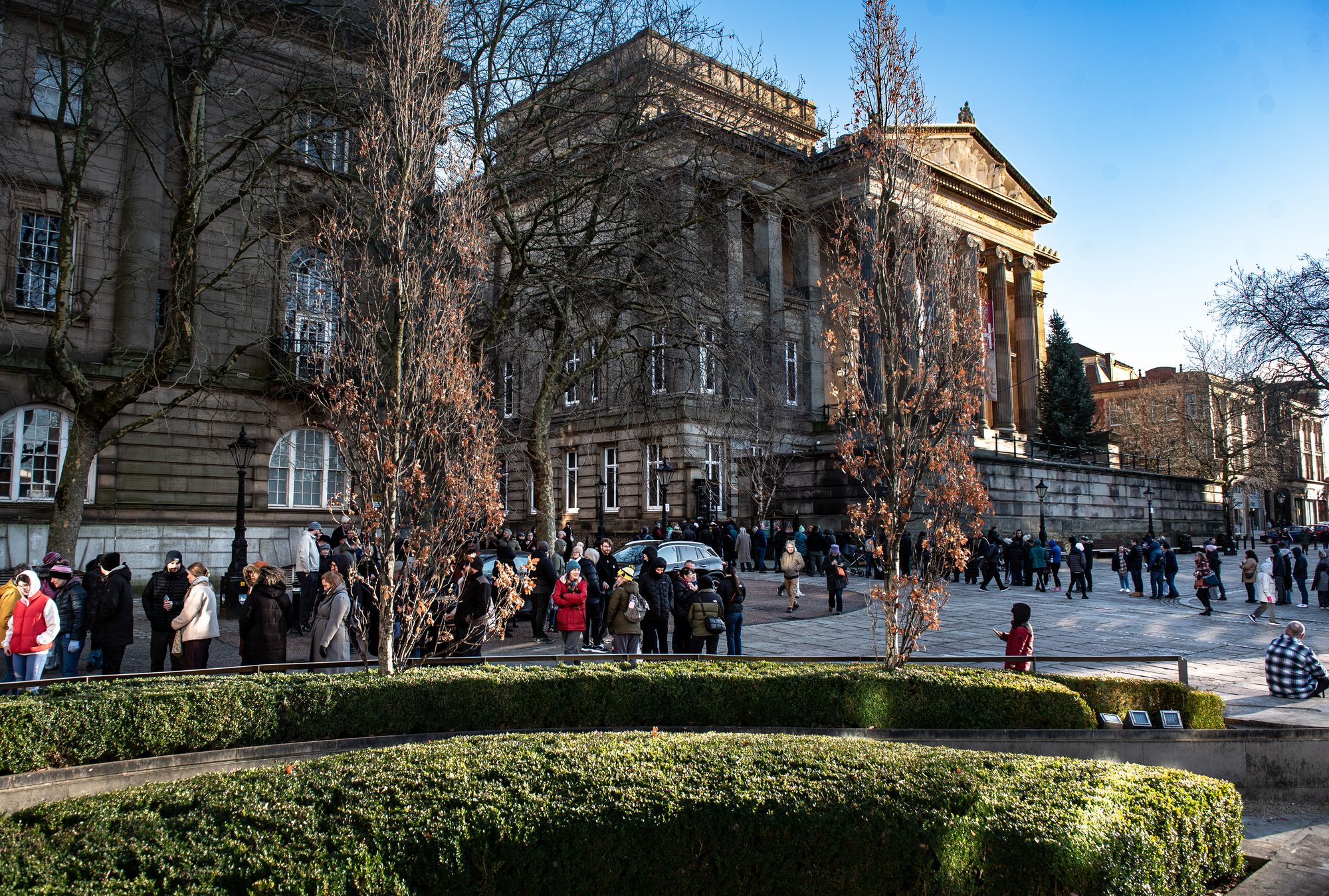 Watch the scenes as Wallace & Gromit fans queue for final days of Nick ...