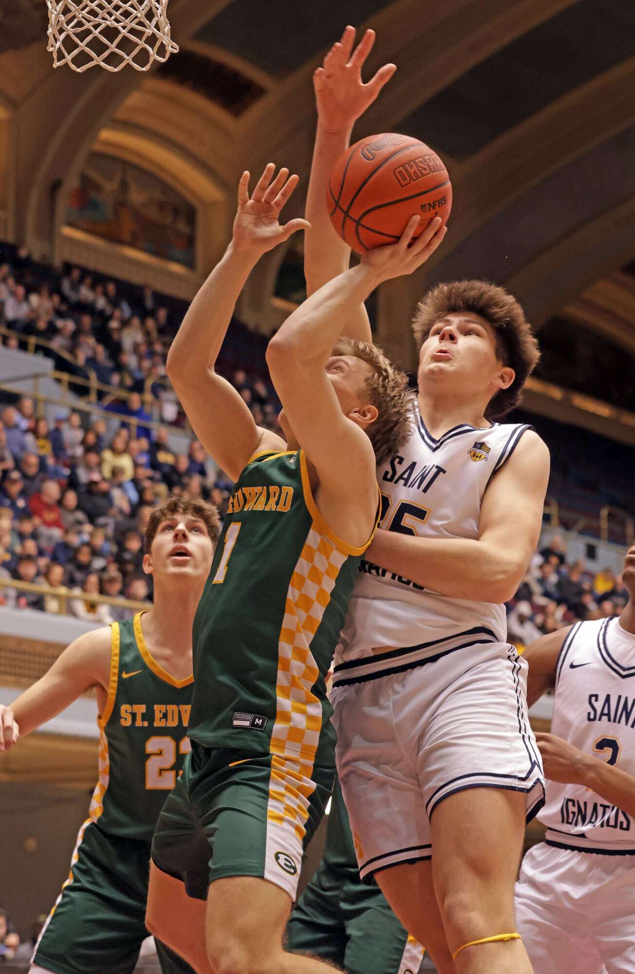 See how St. Ignatius basketball beat St. Edward at Public Hall (video)