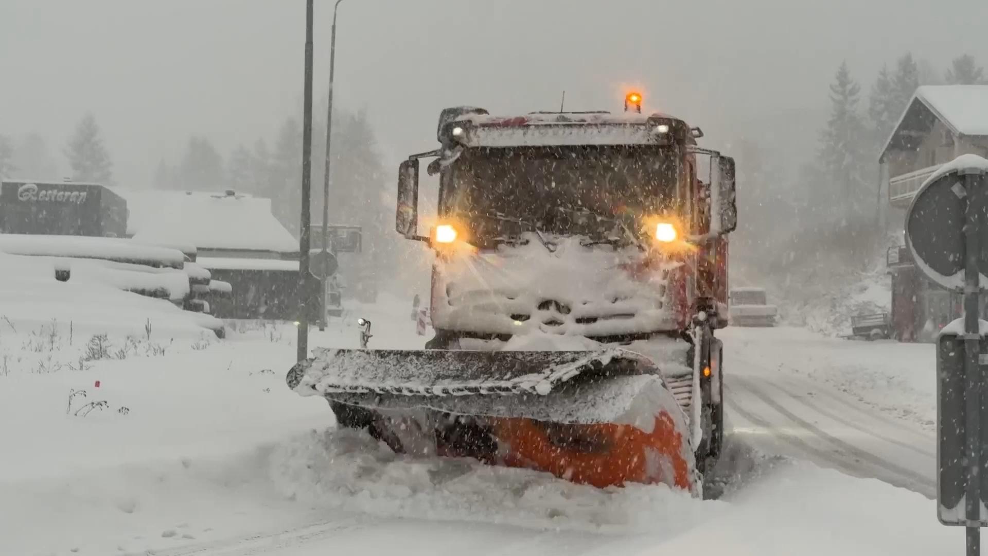 Heavy snow storm descends on central parts of Bosnia