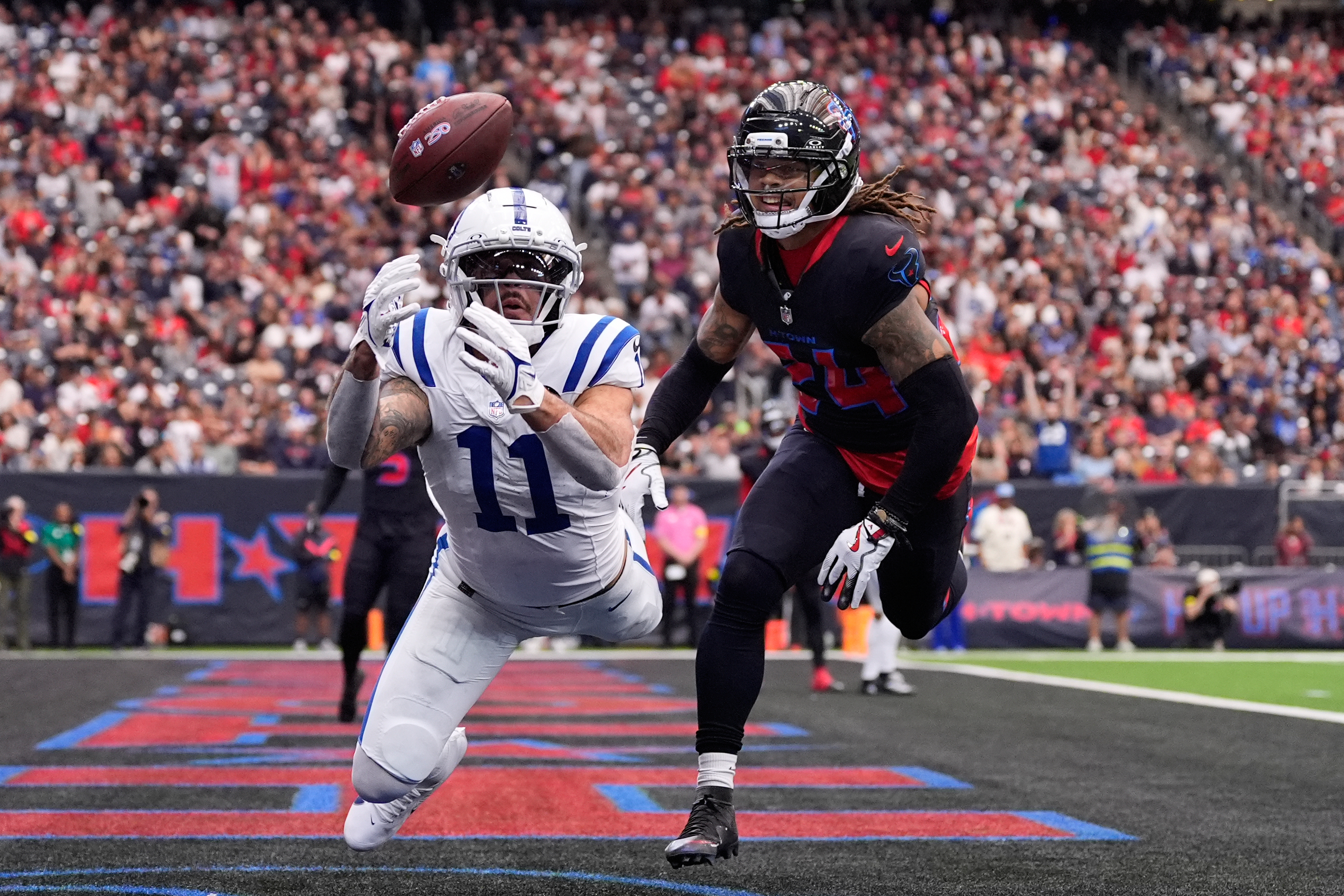 Top photos from week 18 of the NFL season