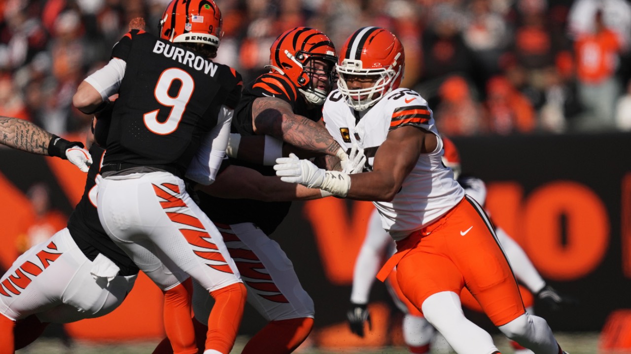 Browns’ Myles Garrett sets single-season sack record