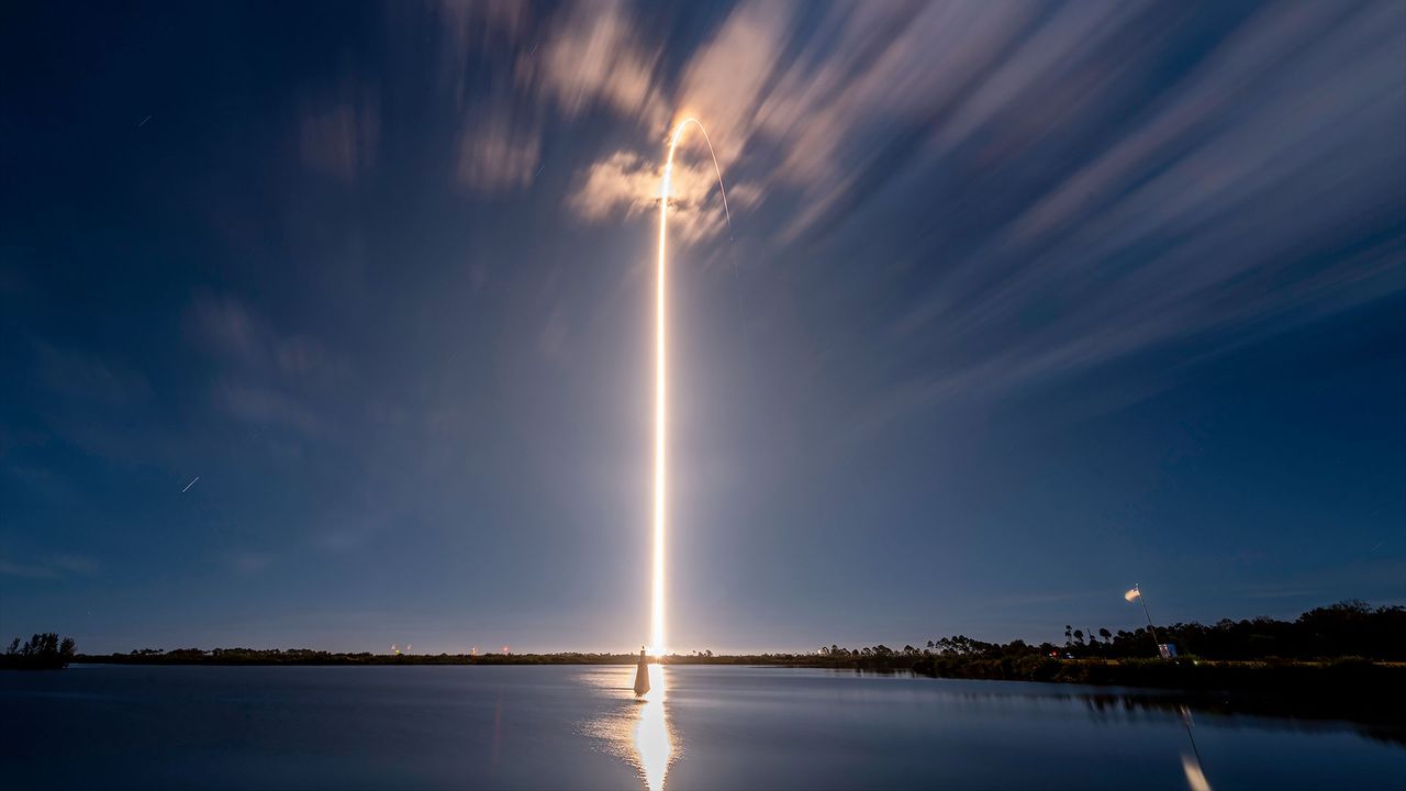 SpaceX launches 1st Starlink satellites of 2026 on new Falcon 9 rocket ...