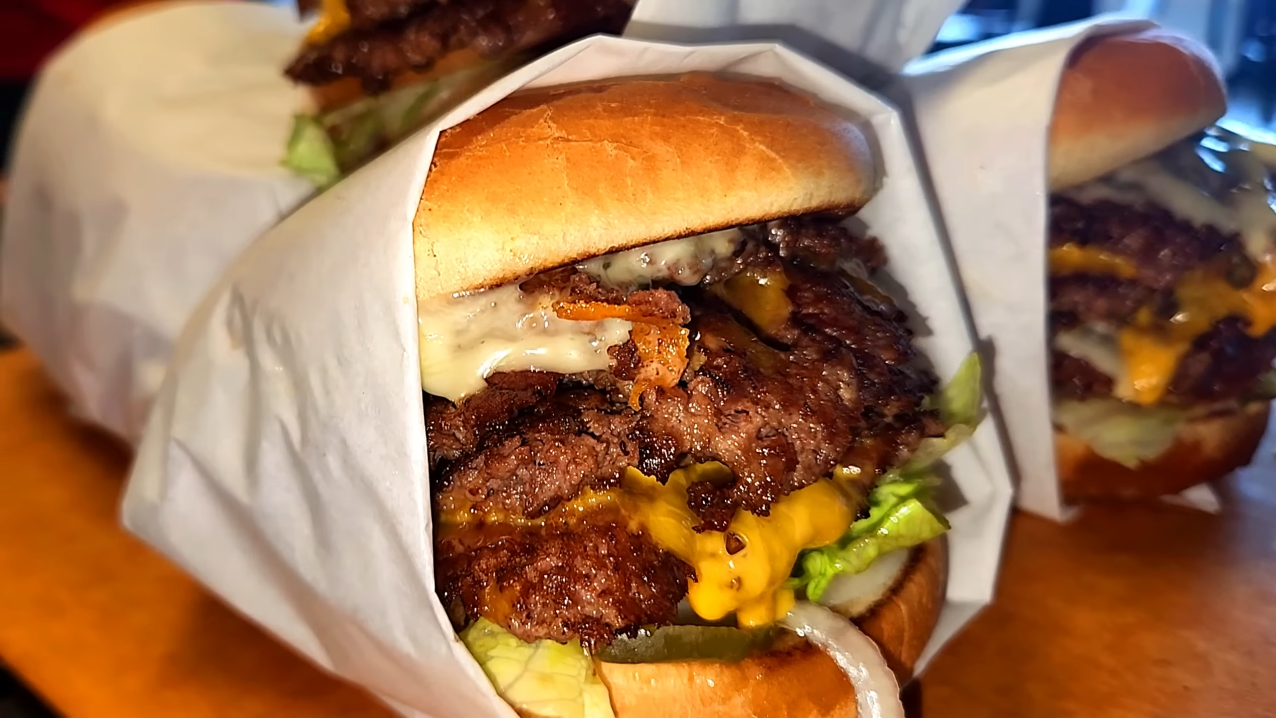 I tried the Week-End Burgers 4x4 challenge and it was insane
