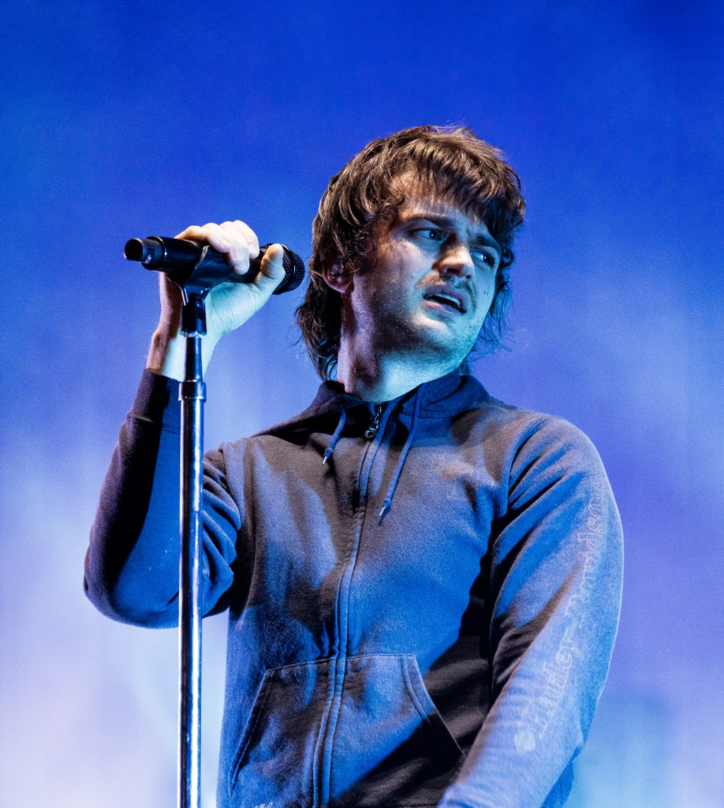 Stranger Things star Joe Keery dethrones Taylor Swift on Spotify charts ...