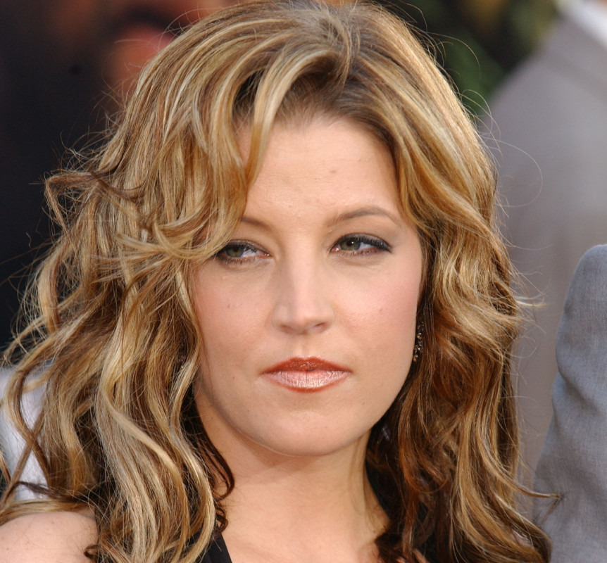Lisa Marie Presley's teen daughter replicates her mom's signature ...