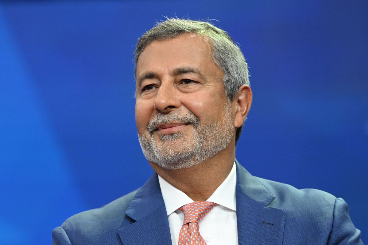 Top analyst resets price target on Micron stock