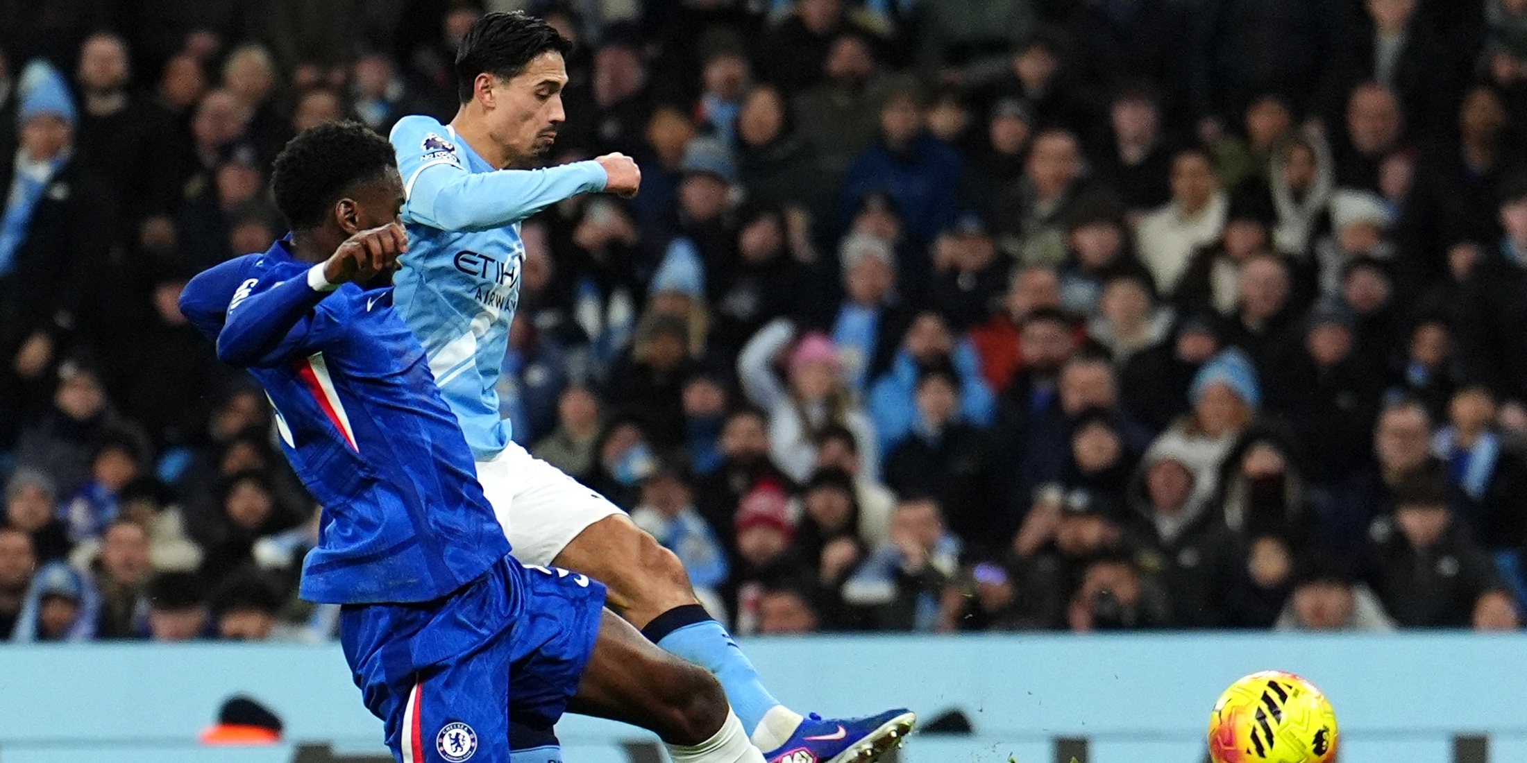 City en scorende Reijnders verspelen zege tegen Chelsea en zien Arsenal ...