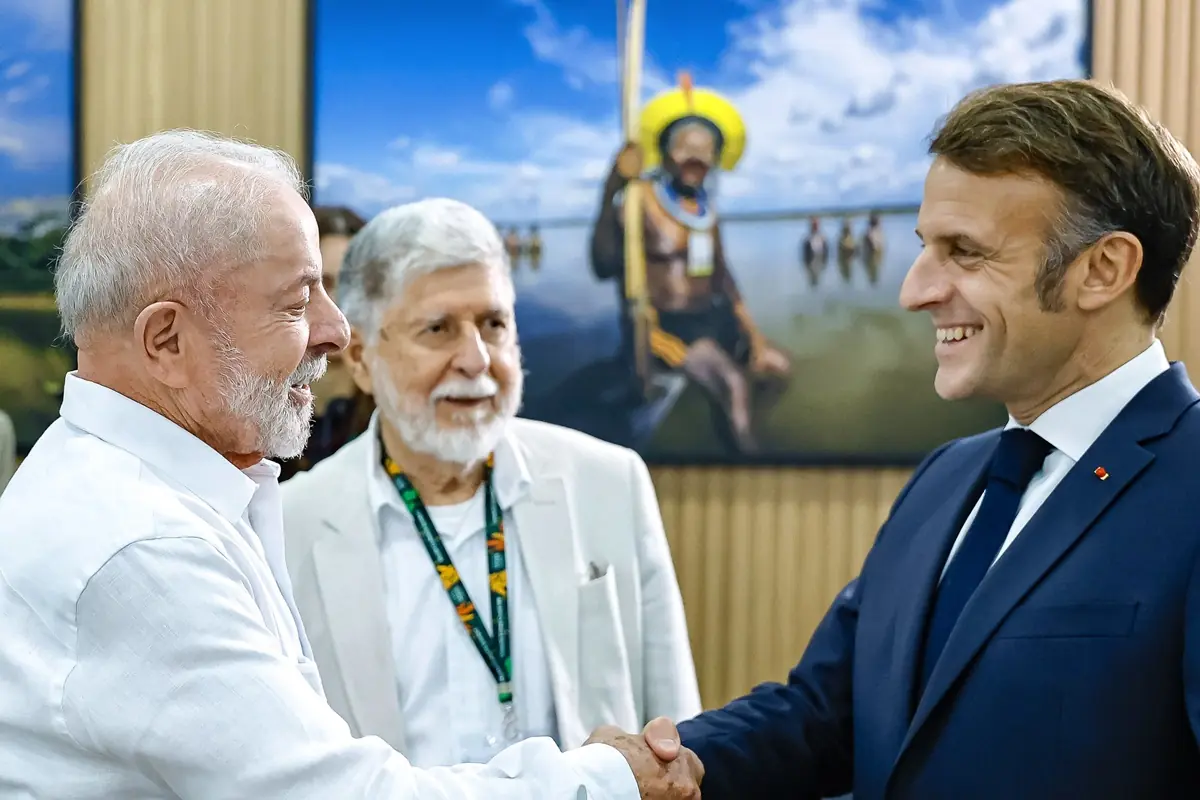 Emmanuel Macron celebra queda do regime de Nicolás Maduro