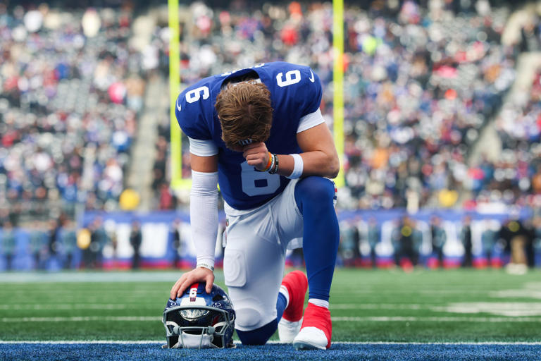 Giants' Jaxson Dart breaks silence on President Trump introduction