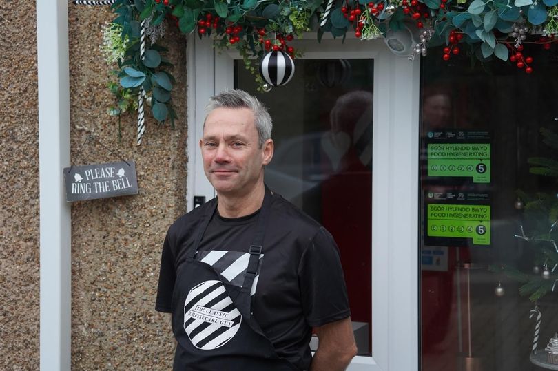 Things weren't going well for esteemed chef but now there are queues ...