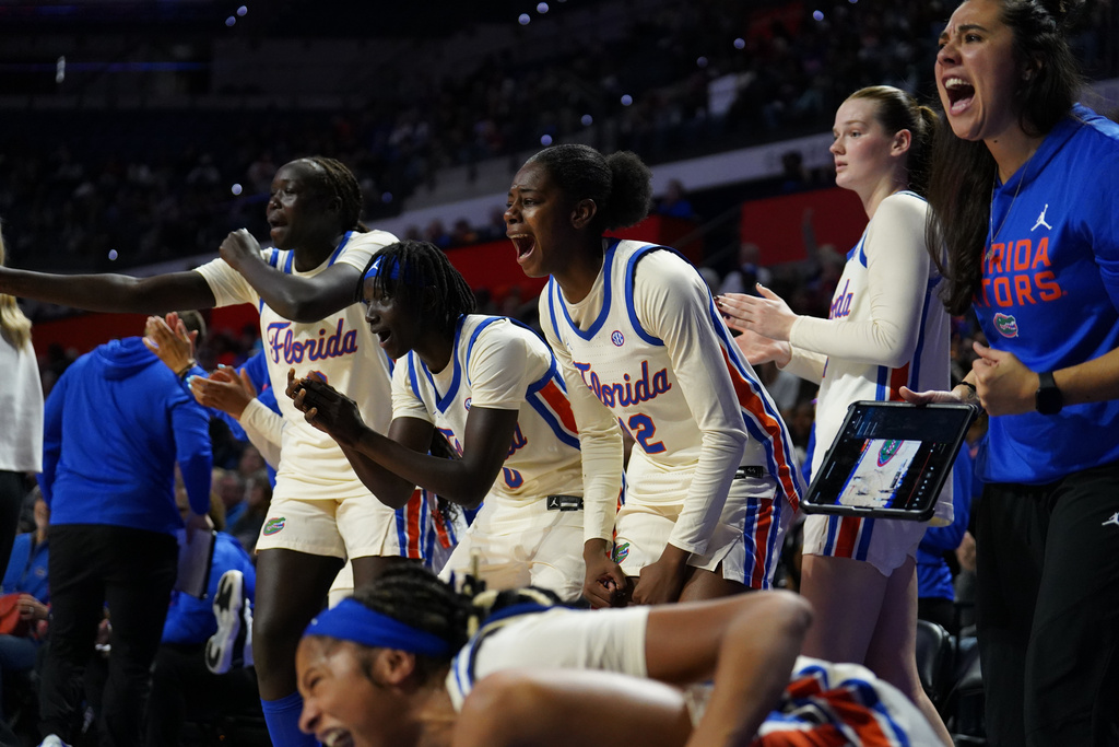 Raven Johnson, Edwards lead the way as No. 3 South Carolina holds off ...