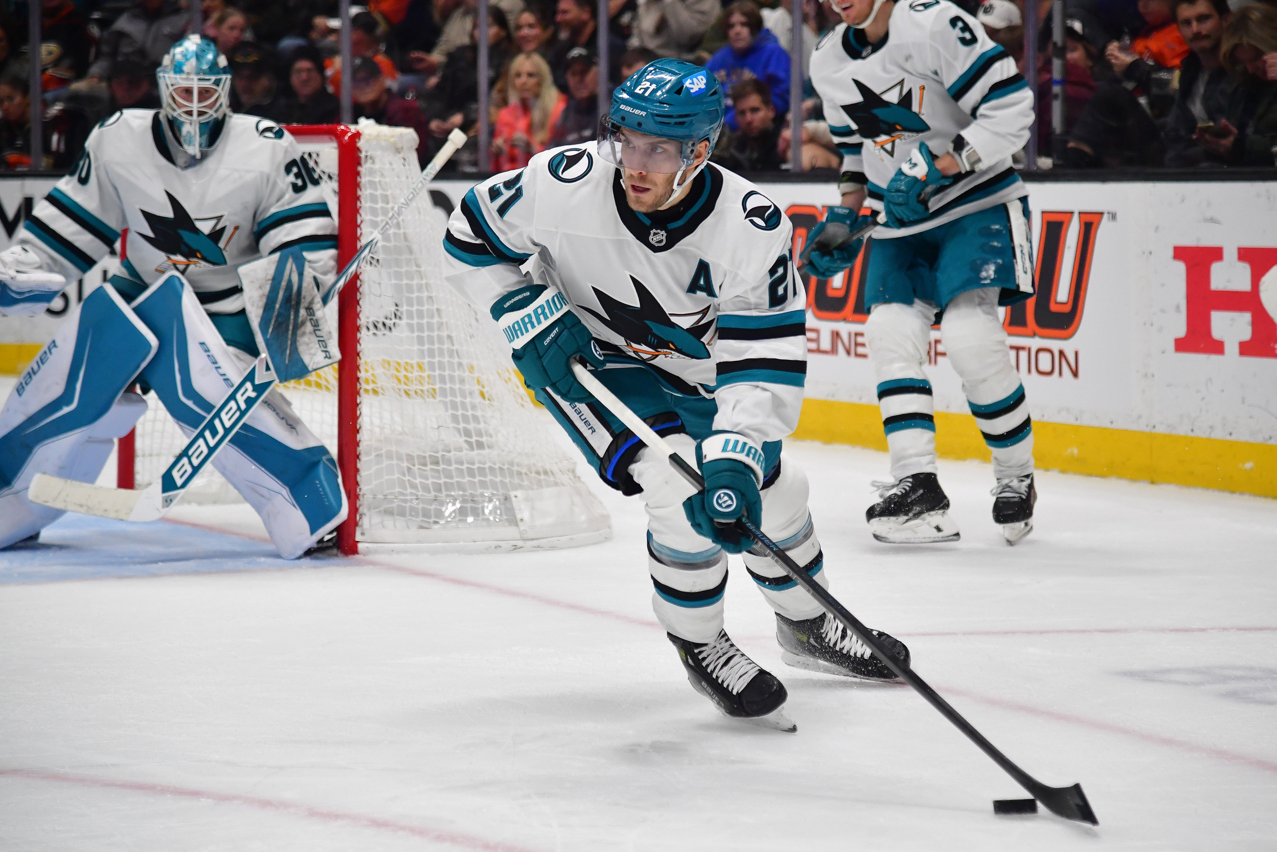 Sharks sign Alexander Wennberg to extension