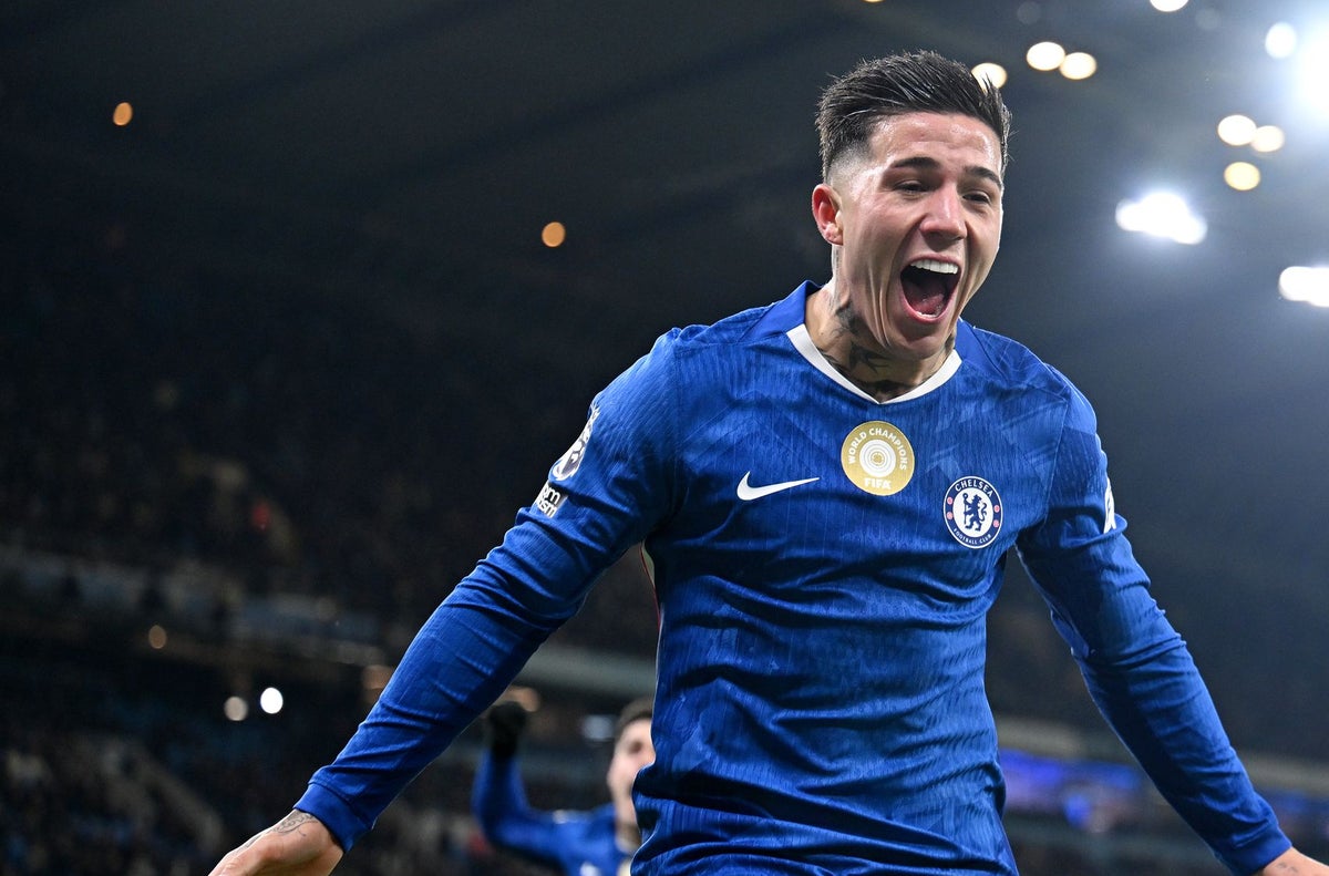 Fernandez stuns Man City to snatch point for Chelsea and boost Arsenal