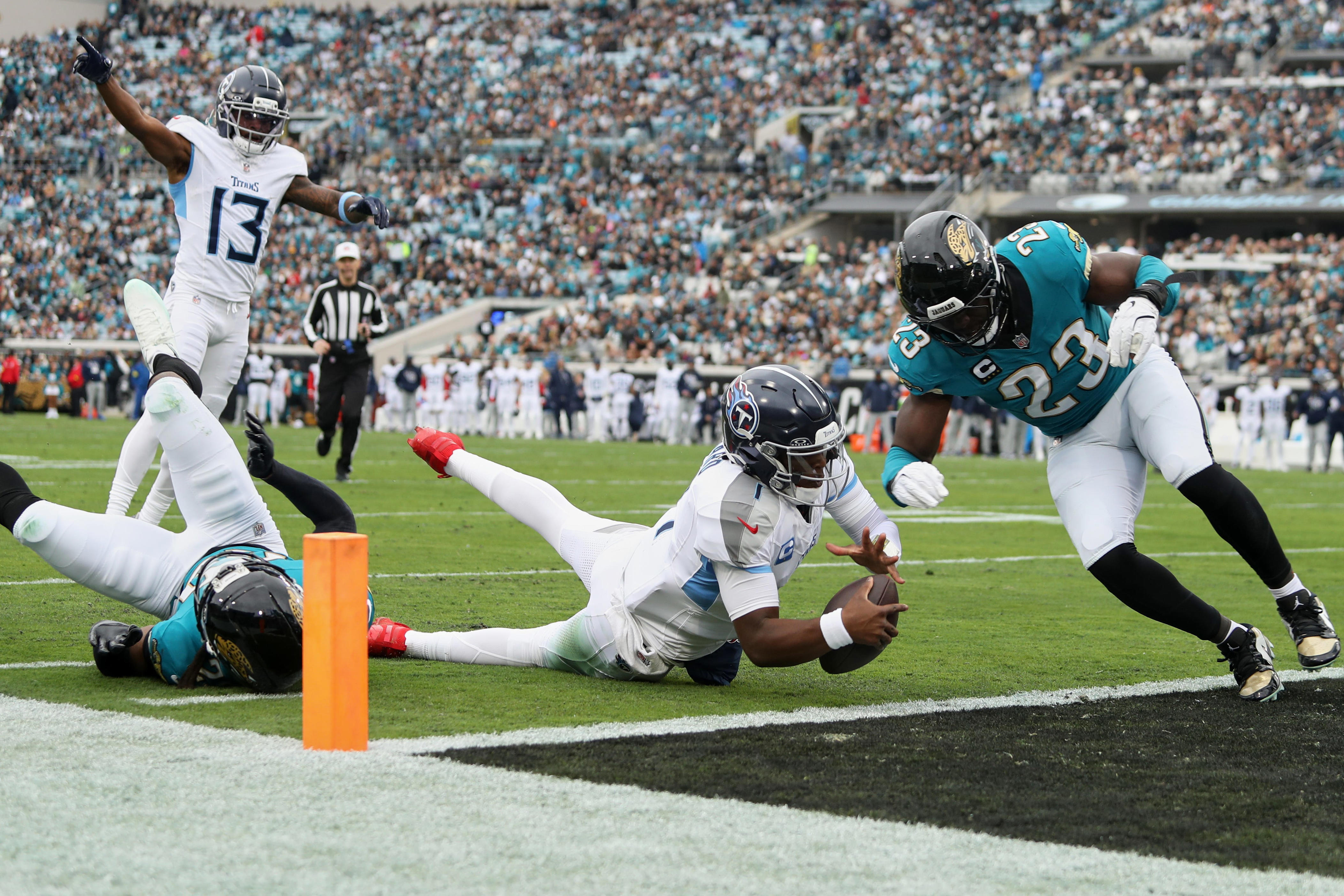 Cam Ward injury sours end of Titans season in yet another blowout defeat