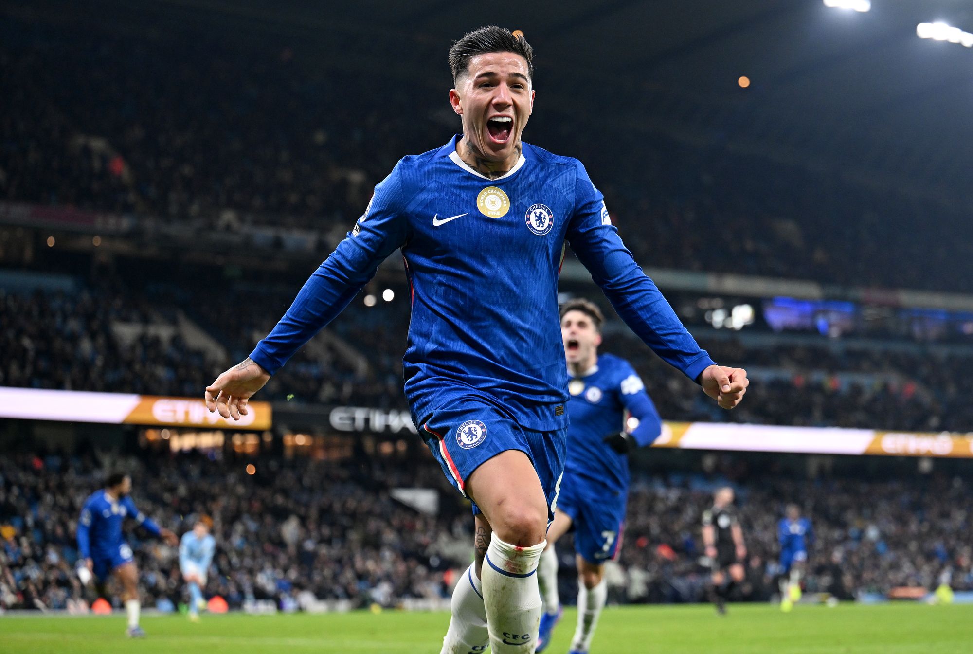 Fernandez stuns Man City to snatch point for Chelsea and boost Arsenal