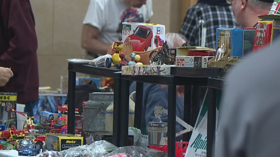 Model railroad and toy train market held in Austintown
