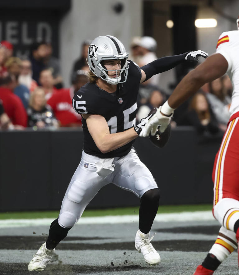 Raiders end season with win, still get No. 1 pick in NFL draft