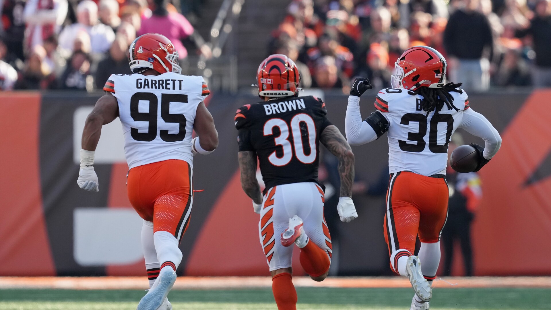 No sack yet for Myles Garrett, but Browns lead Bengals 14-12 at halftime