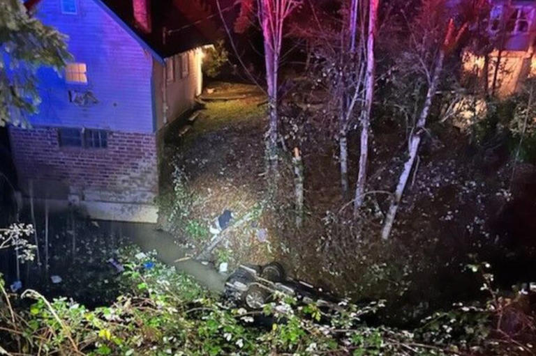 Driver faces DUII charge after crash down embankment in Troutdale