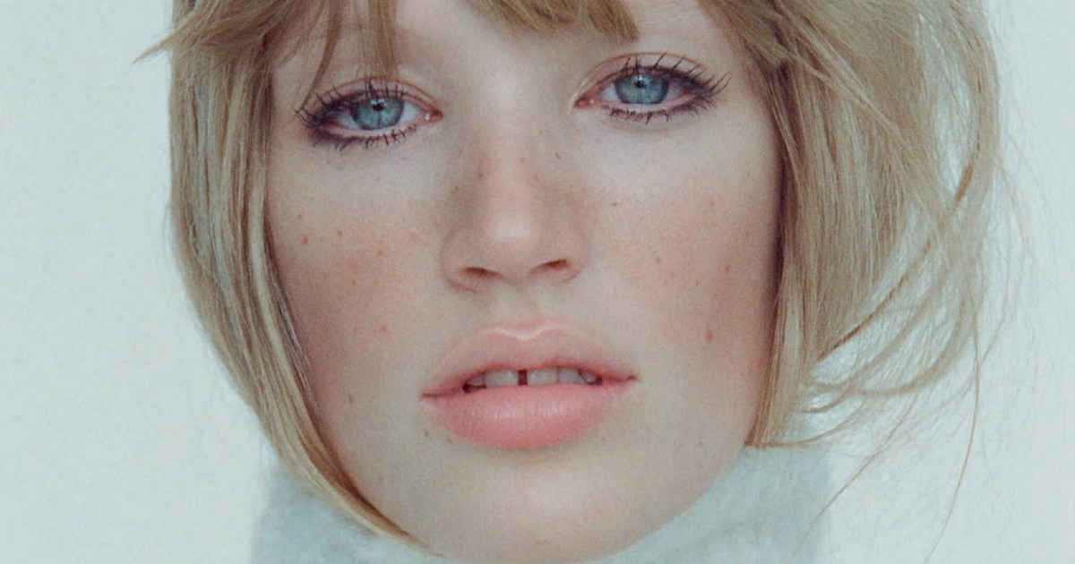 Jacqui Hooper fronts the 'Simple yet compelling' cover of Harper's ...