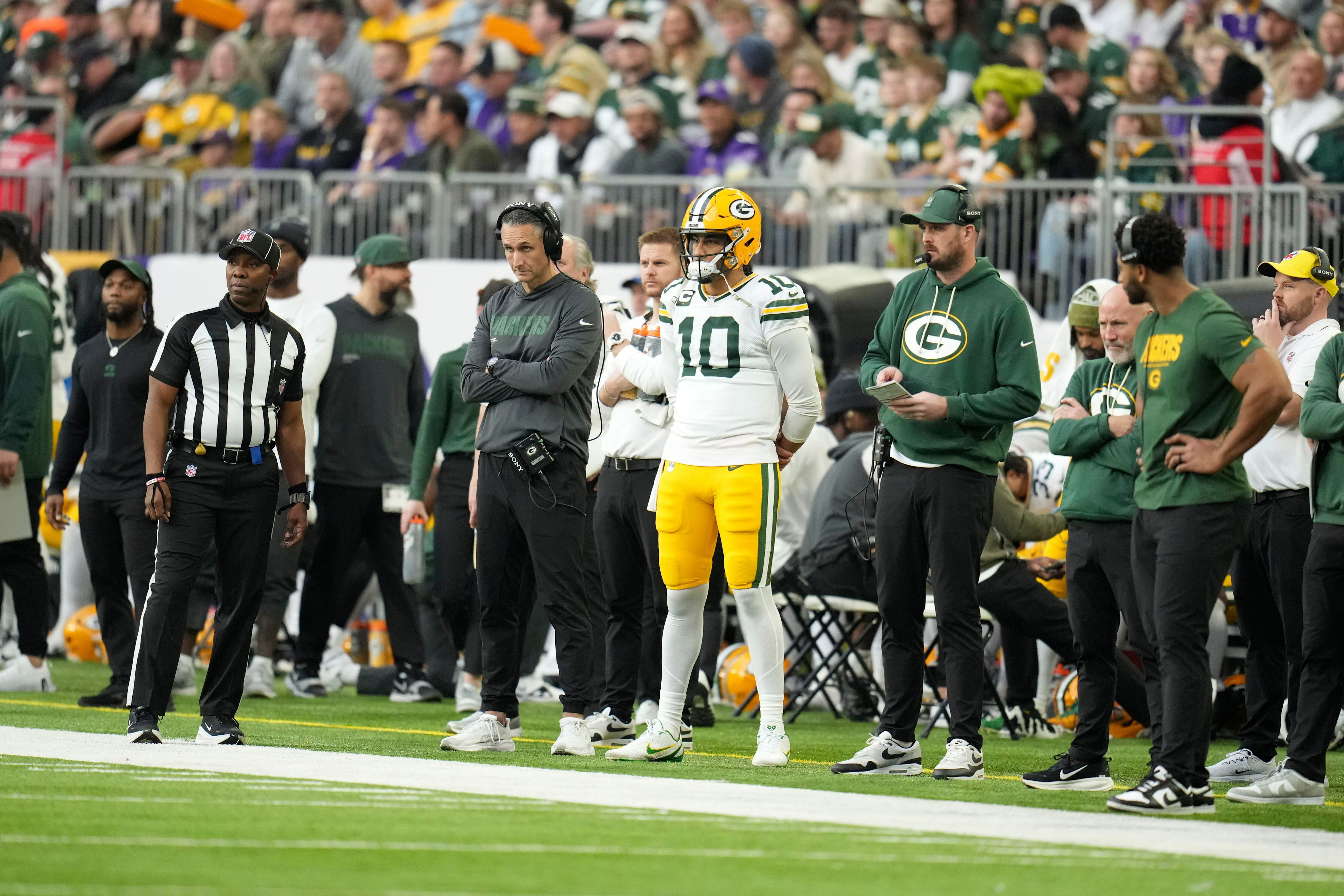 Vikings hand resting Packers 4th straight loss, 16-3, as team prepares ...