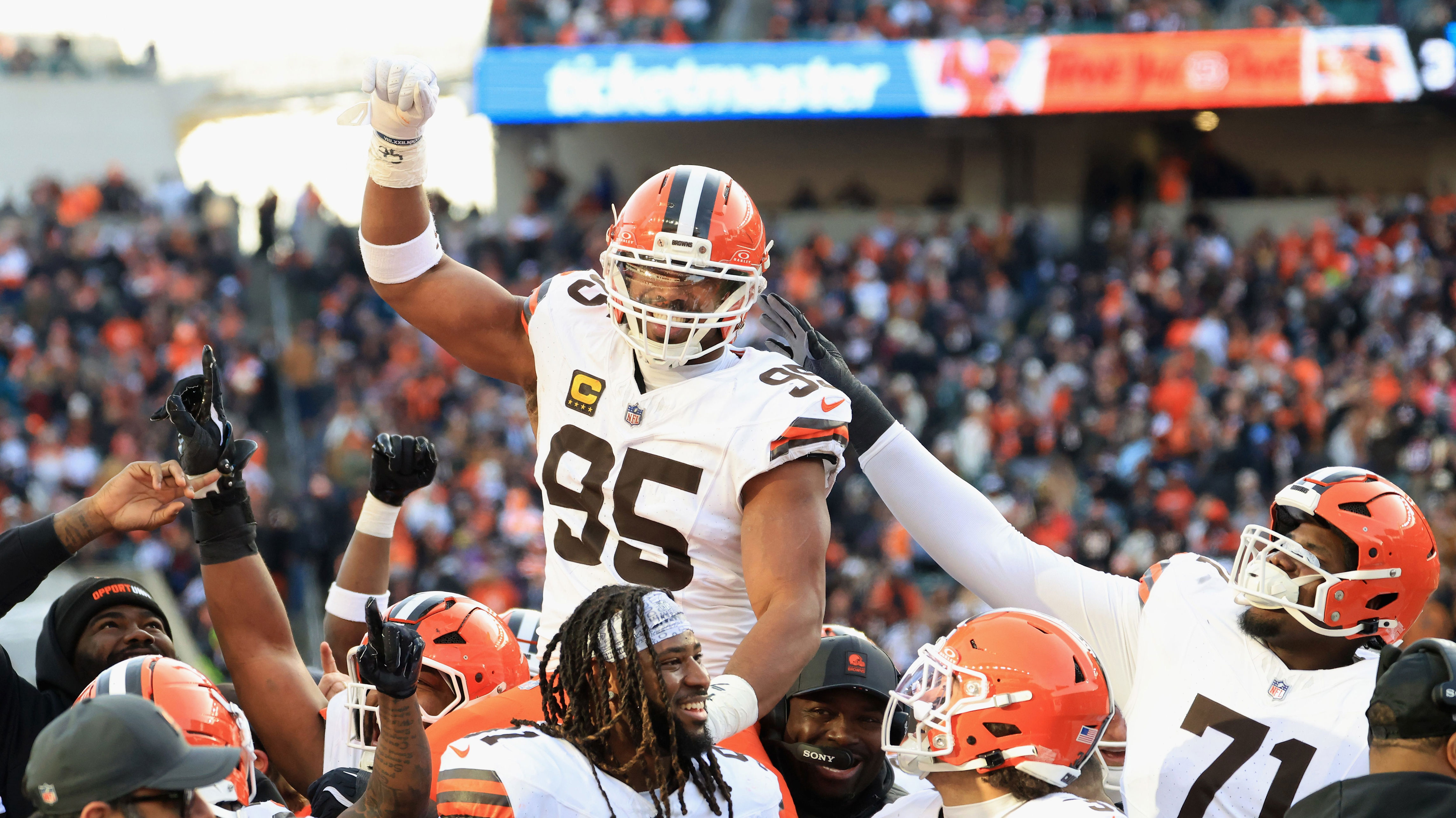 Patrick Mahomes, Micah Parsons send Myles Garrett awesome messages ...