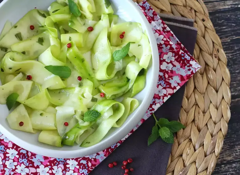 Courgettes marinées, le carpaccio de légumes parfait pour l'été