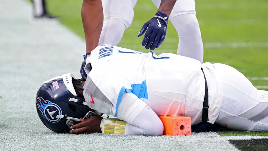 Cam Ward's rookie campaign with the Titans ends in disappointing fashion