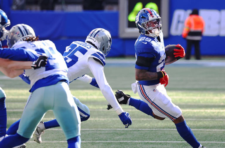 Giants end miserable season with second straight win to worsen their ...