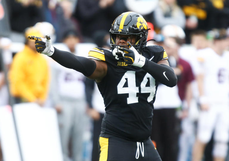 Defensive talent seemingly confirms return to Iowa football for 2026