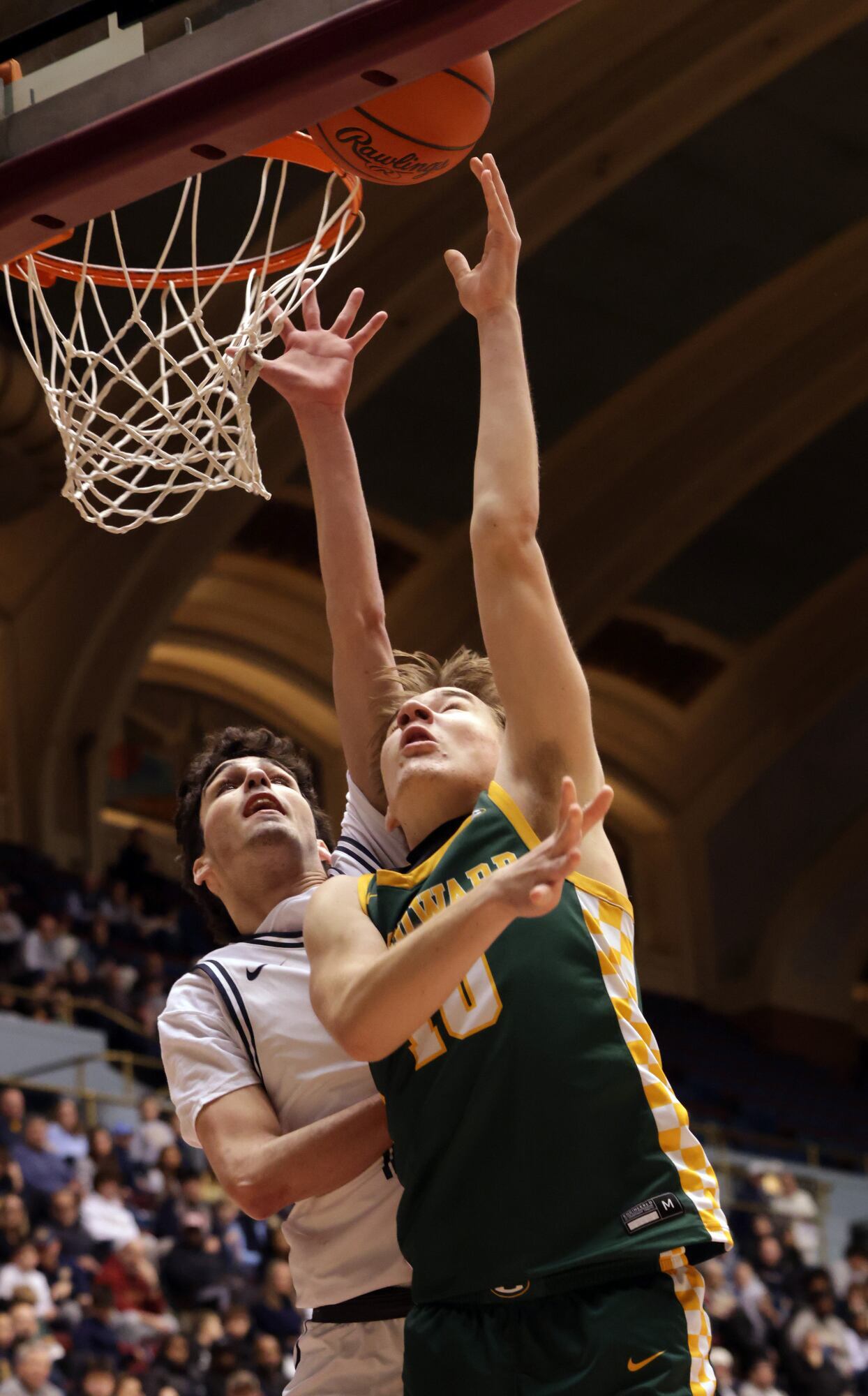 See how St. Ignatius basketball beat St. Edward at Public Hall (video)