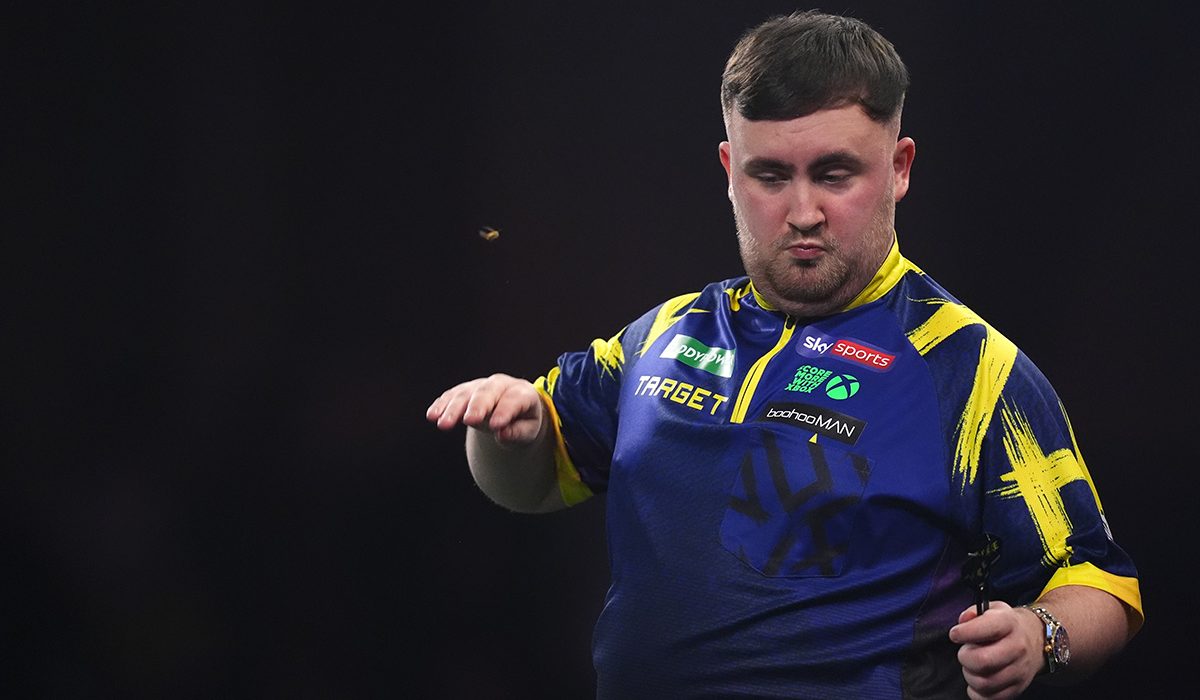 WATCH: Luke Littler keeps his cool as wasp interrupts Ally Pally final