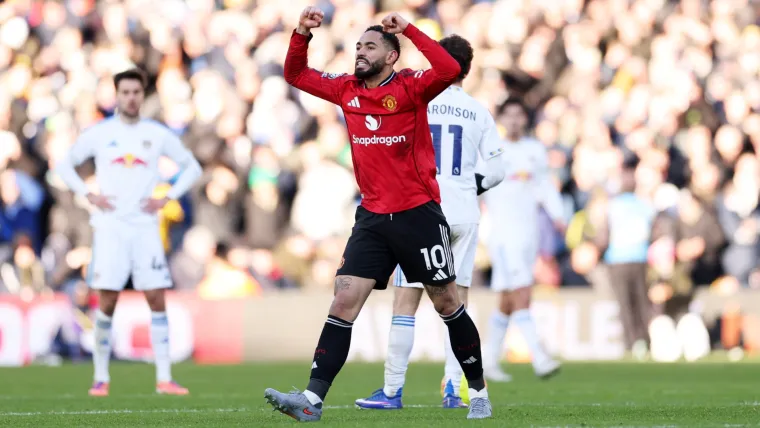 Leeds United vs. Man United score, stats, talking points as Aaronson ...