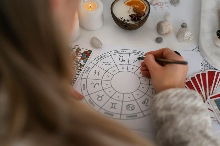 Ramalan zodiak Pisces 11 Januari 2026: Mulai dari cinta, karier ...