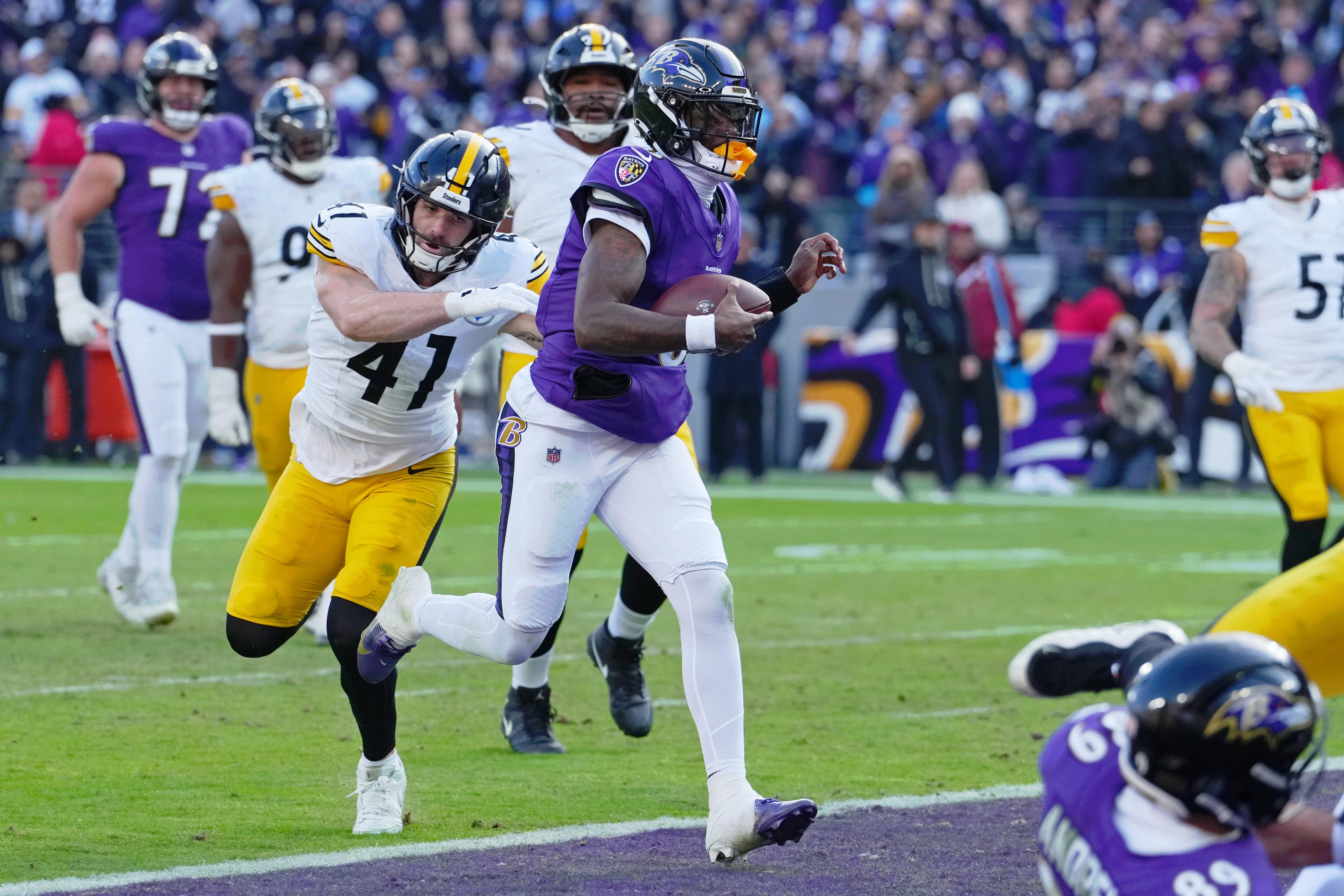 Sunday Night Football predictions, picks, odds for Steelers vs Ravens