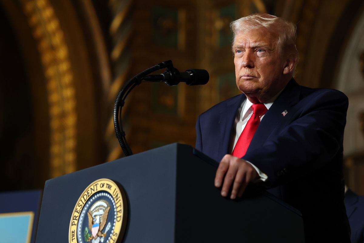 President Trump orders the capture of Venezuelan leader Nicolás Maduro