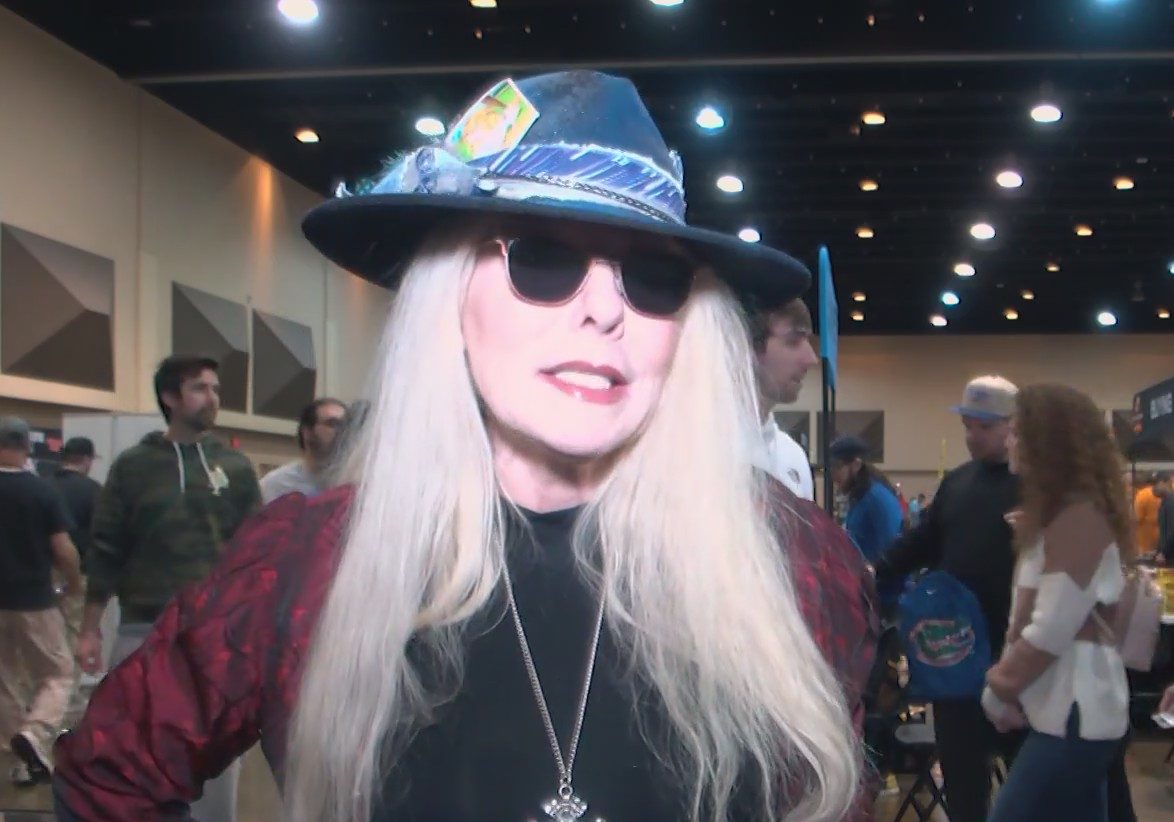 ‘Mama told us to pray’: Dolly Parton’s sister explains October ask for ...