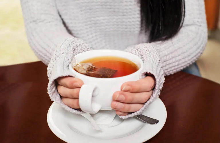 Drinking hot beverages can cause esophageal cancer