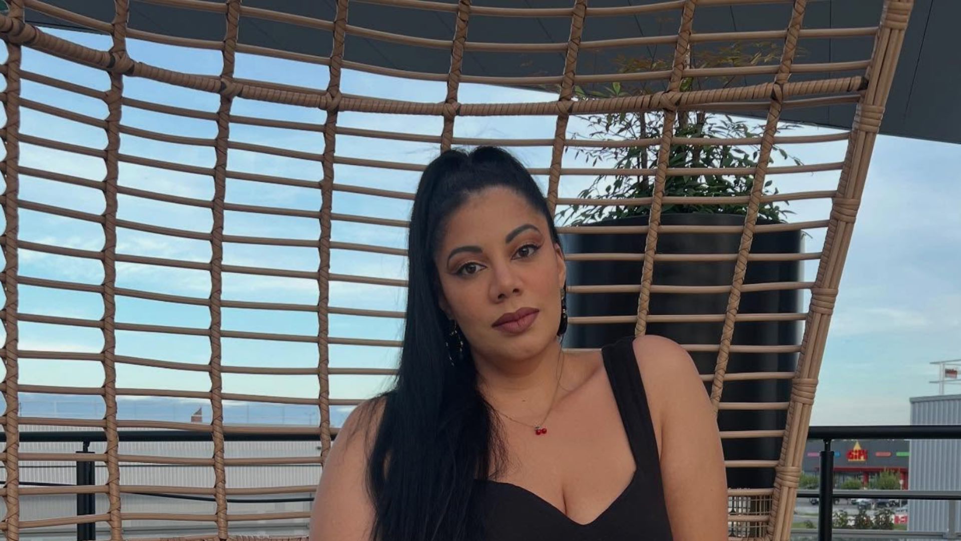 Dieses Plus-Size-Model prangert das stille Verschwinden inklusiver Mode an