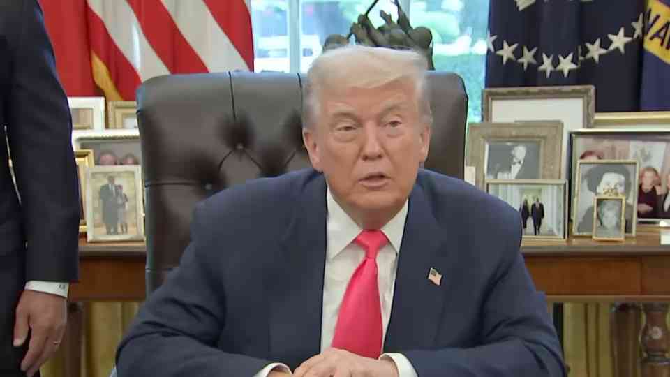 'That's not a good question': Trump loses his cool, scolds reporter for ...