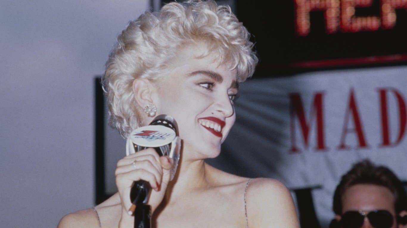 10 famous singers who were initially rejected by record labels