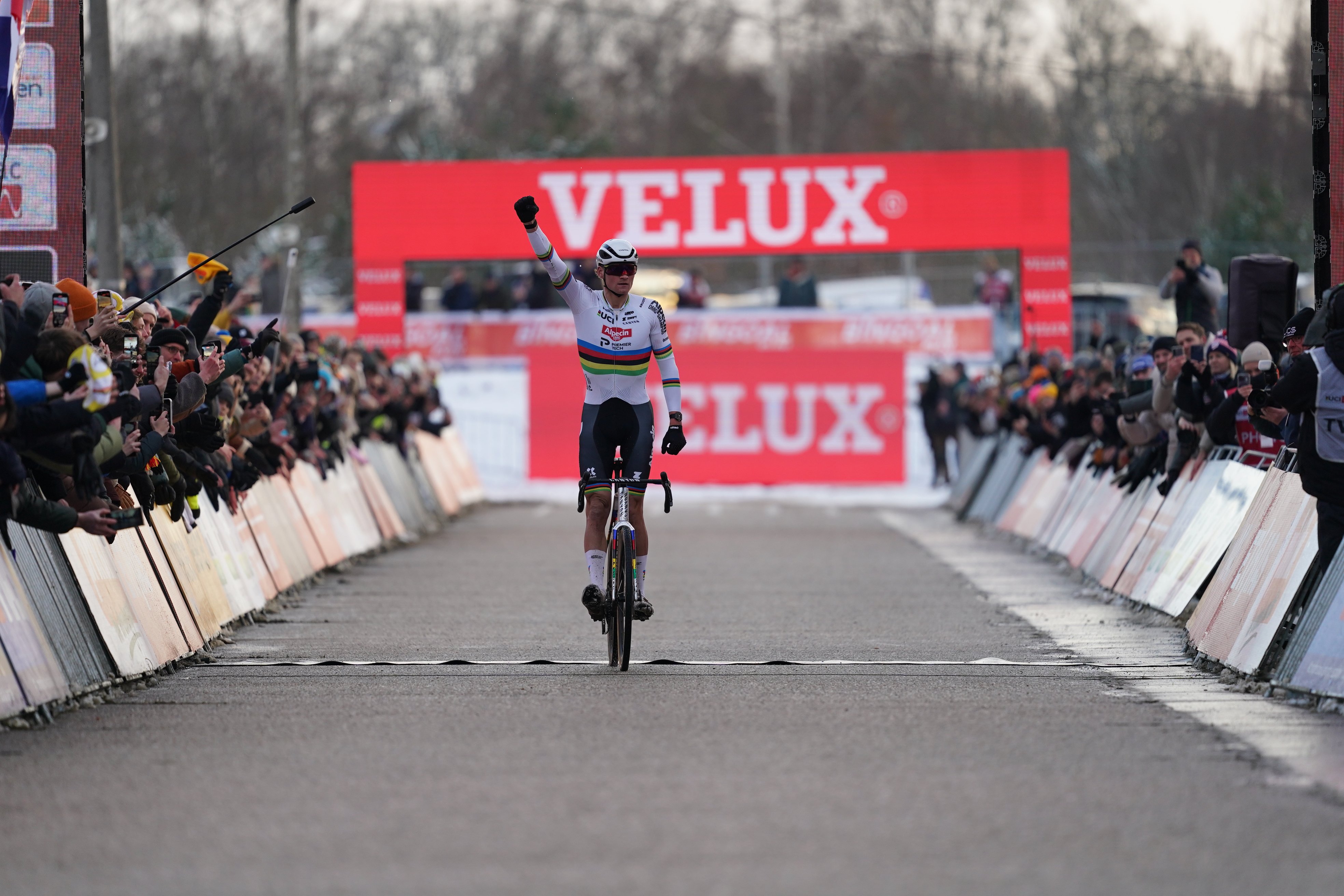 CDM ciclocross, Mathieu Van der Poel stravince anche a Zonhoven con due ...